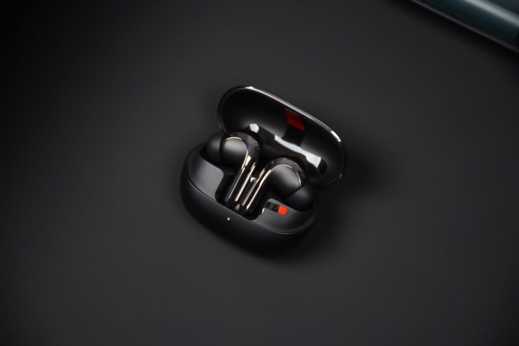 Xiaomi Buds 4 Pro vs HUAWEI FreeBuds Pro 2: Two Hi-Fi earbuds side by ...
