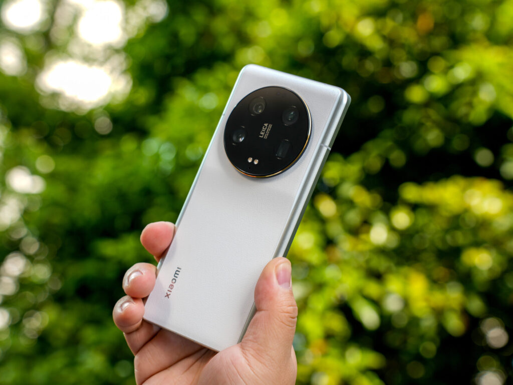 Should you buy a phone with a glass back or plastic? - Xiaomiui.Net