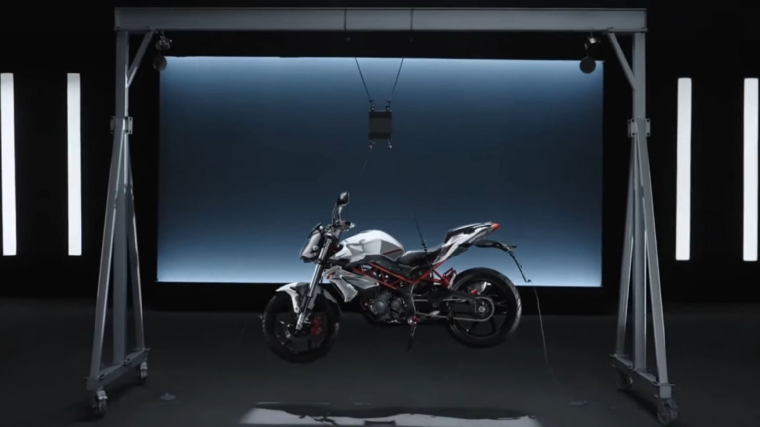 Huawei hangs motorbike on Mate X6 to test durability, shows improved ...